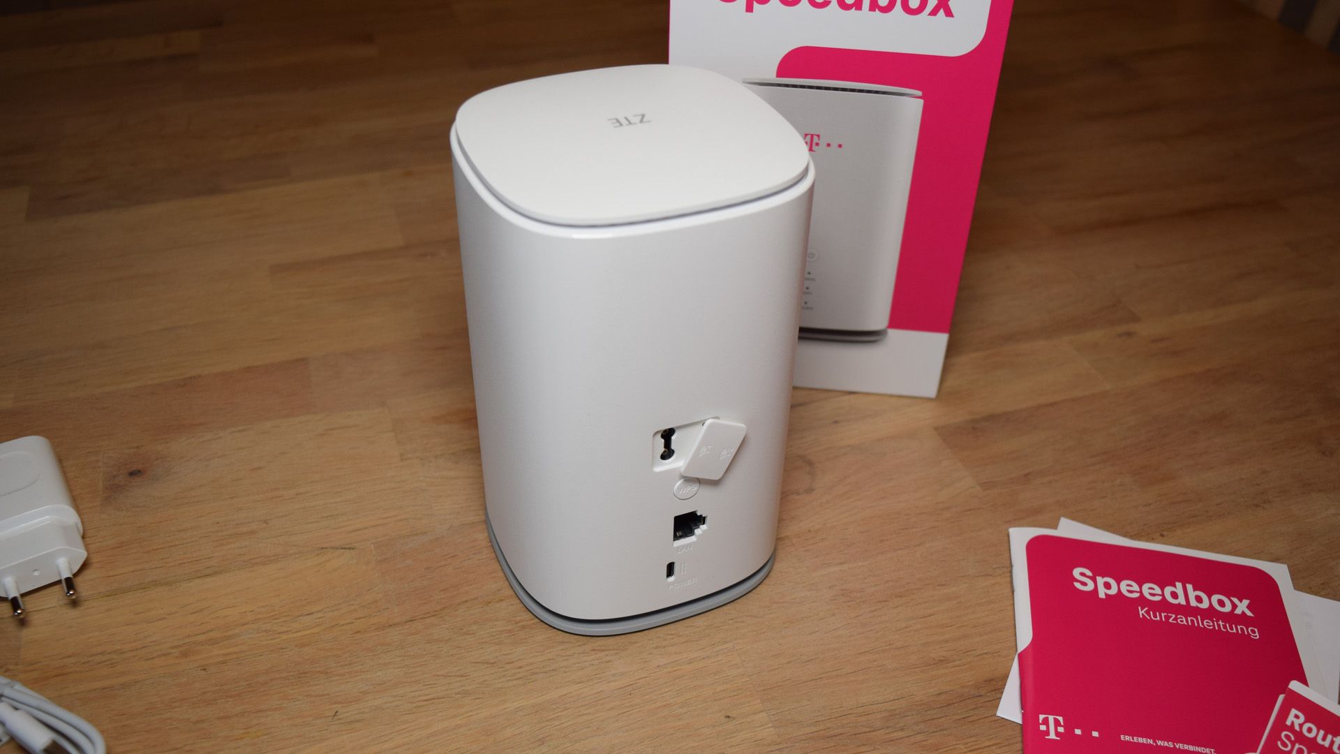 Telekom Speedbox 2 LTE Router mit Telekom SIM-Karte mit dem Tarif MagentaMobil Speedbox ...